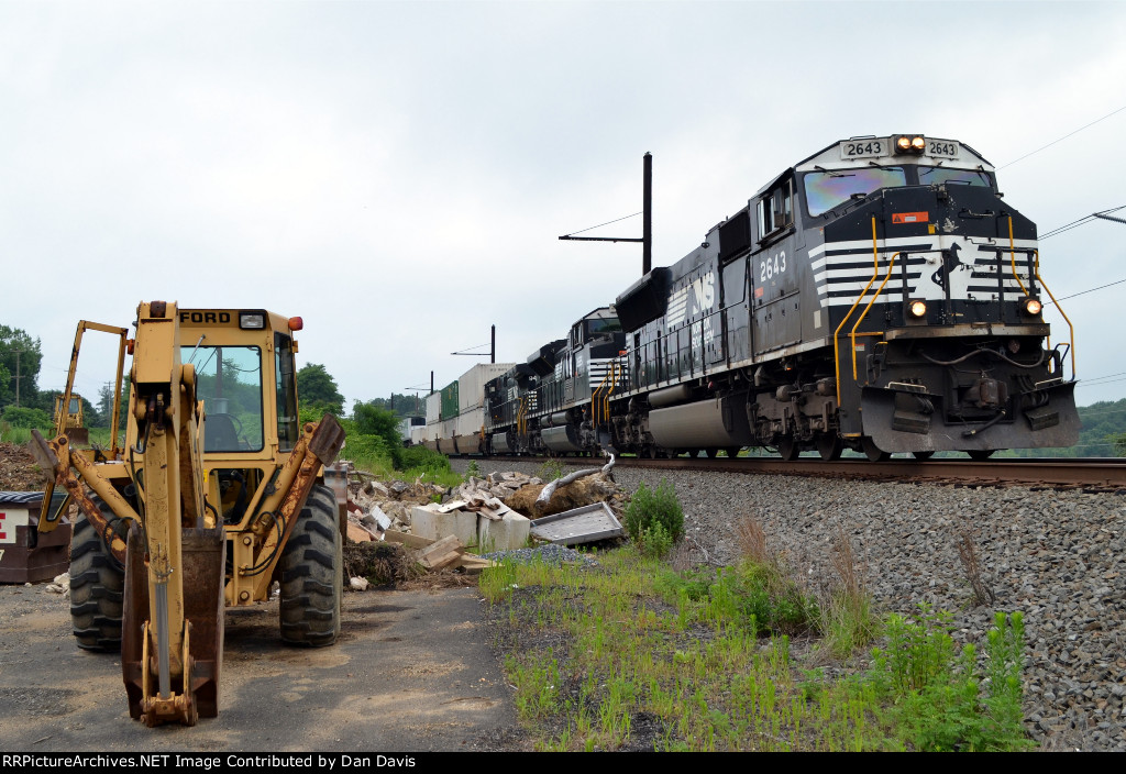 NS SD70M 2643 leads 24K
